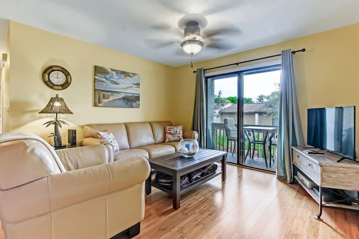 Island Getaway: Pool, Tennis And Pickleball Fun - Fernandina Beach