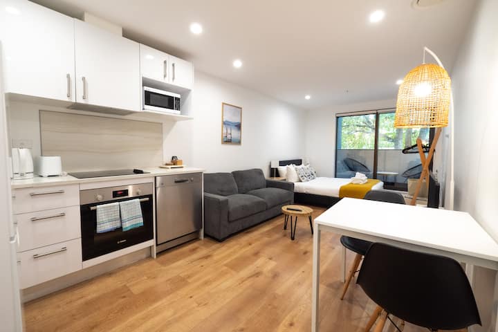 Modern, Cosy Studio Apartment | Auckland Central - North Shore