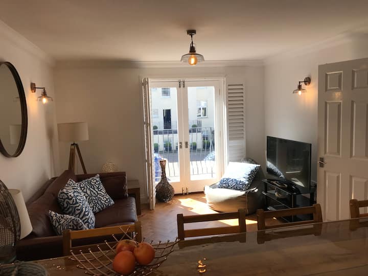 The Beach House Apartments, Coral Bay - Eastbourne