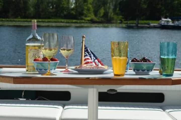Beautiful Yacht On Catskill Creek - Catskill, NY