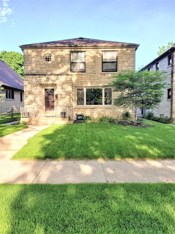 Midtown Milwaukee: Chic Getaway Near Attractions-e - Milwaukee, WI