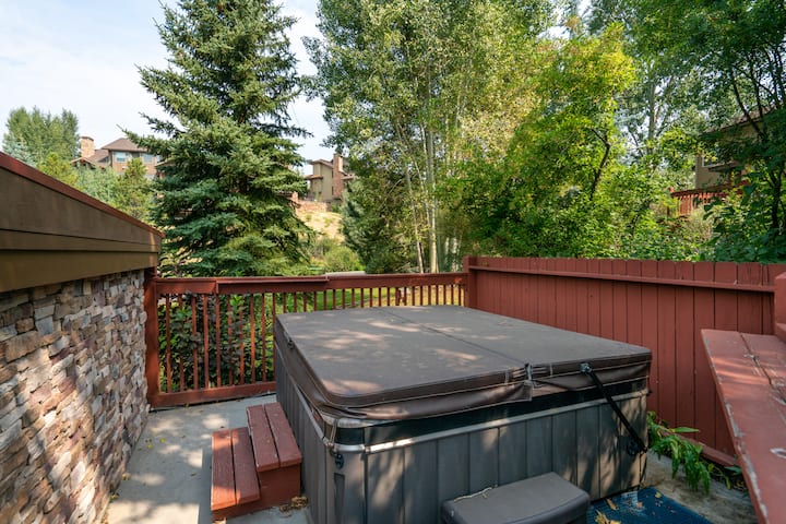 Spacious 5br Townhome | Private Hot Tub! - Steamboat Springs, CO