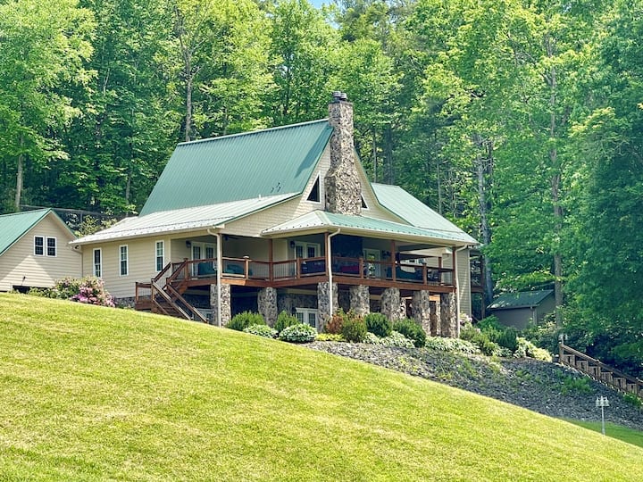 River Rocks-riverfront, Upscale, Hot Tub, Gamerm - West Jefferson, NC