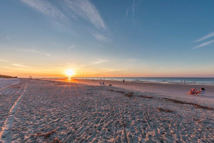Walk-to-beach Condo With Pool & Patios - Palmetto Dunes, SC