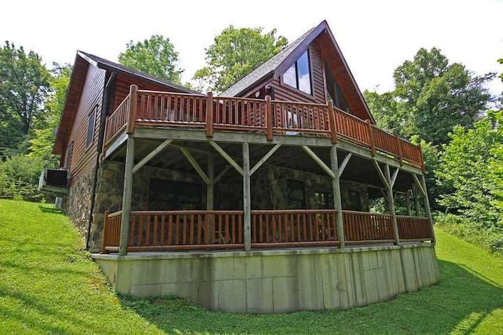 8 Bedroom Secluded Family Cabin-wifi-hot Tub - Hocking Hills State Park, OH