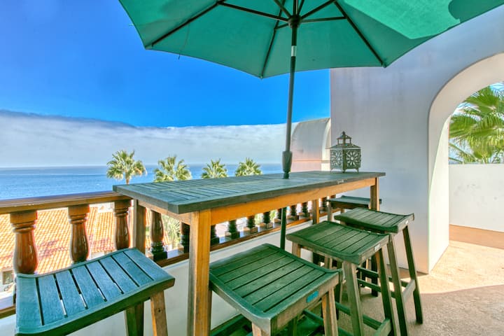 H962: Ocean-front Villa + Golf Cart + 10 Steps - Avalon, CA