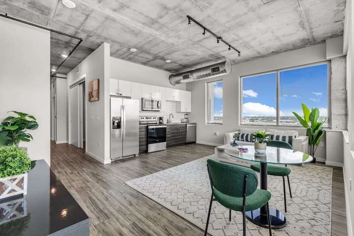 Tropicana Field 1 Bed In Downtown W/ Free Parking - St. Petersburg, FL