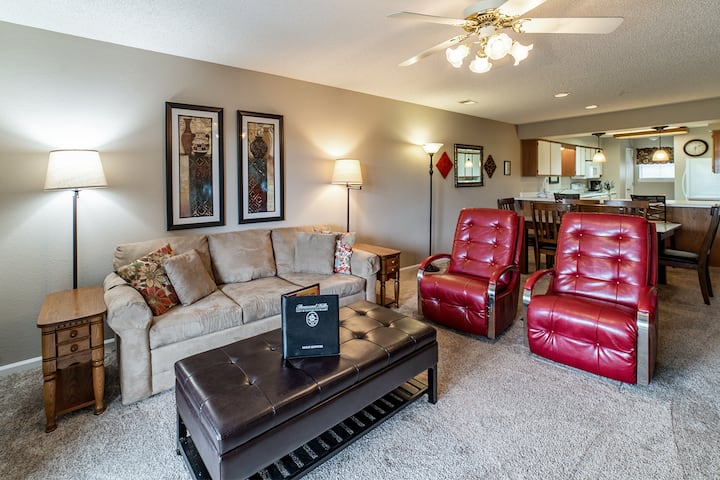 2br 2ba Walk-in Golf Condo - Indoor Pool Access - Missouri