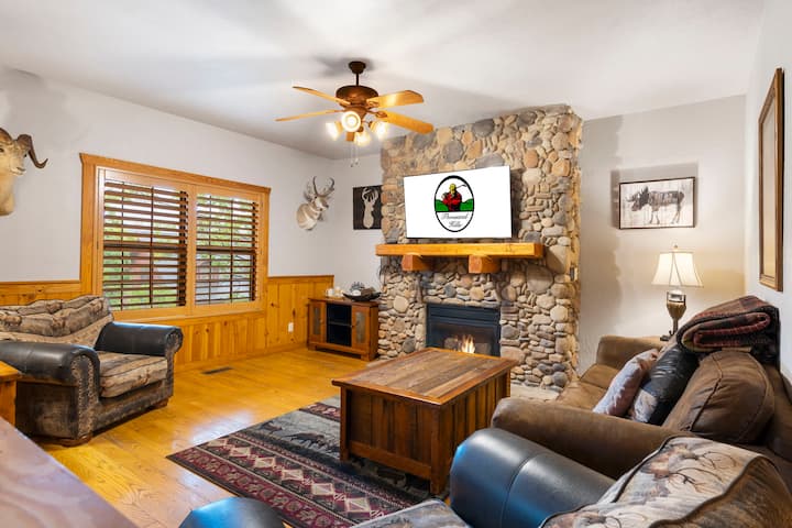 Unwind & Relax! Walk-in Cabin Close To Shopping - Kimberling City, MO