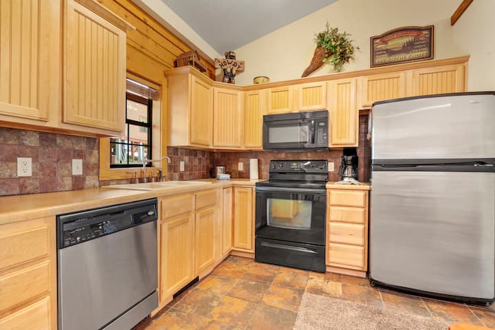 Rest & Relax - Cabin With Fireplace & Jacuzzi Tub - Kimberling City, MO