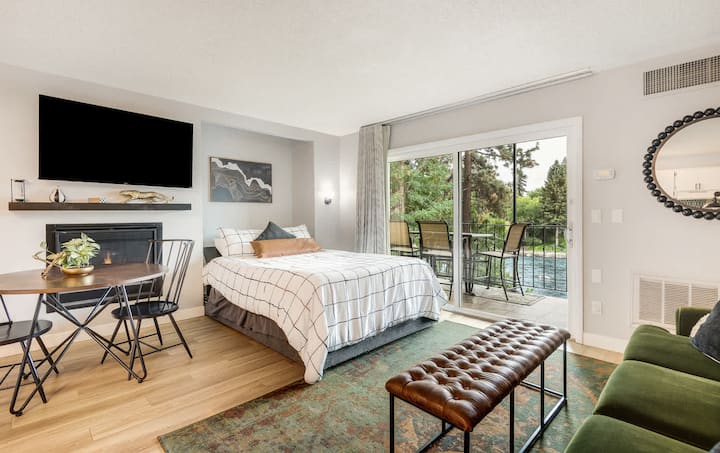 Cozy One-bedroom Condo Overlooking The Deschutes - 벤드