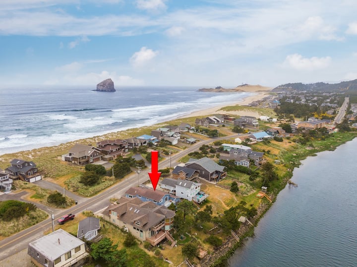 Nestucca Sunrise - 4 Bedroom Riverfront Home - Pacific City, OR