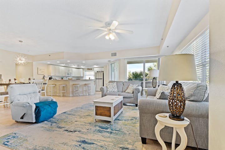 Ow15-207 ~ Gorgeous Corner Unit With Water Views! - Edgewater, FL
