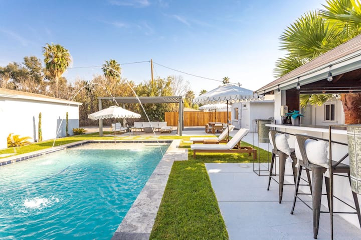 Peacock Paradise: Pool, Firepit, Near Airport - Phoenix, AZ