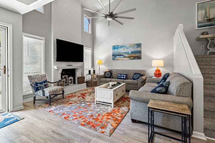 Intimate Patio Home W/private Sundeck, Grill, Community Pool, Only 1 Block To Beach! - North Myrtle Beach, SC