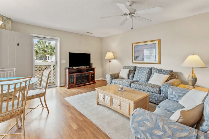 Homey Condo-quiet Resort W/pool-1 Block To Beach