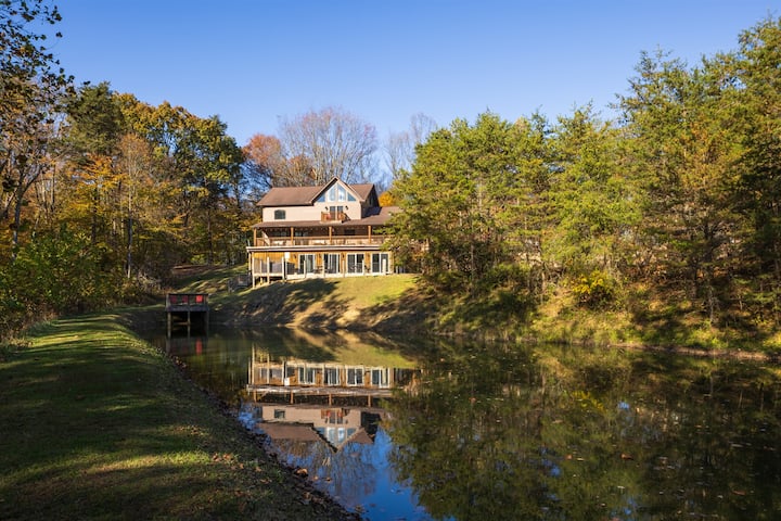 Hilltop Retreat With Indoor Saltwater Pool - Ohio