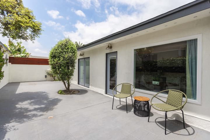 Washington Bungalow With Private Garden Patio - Long Beach, CA