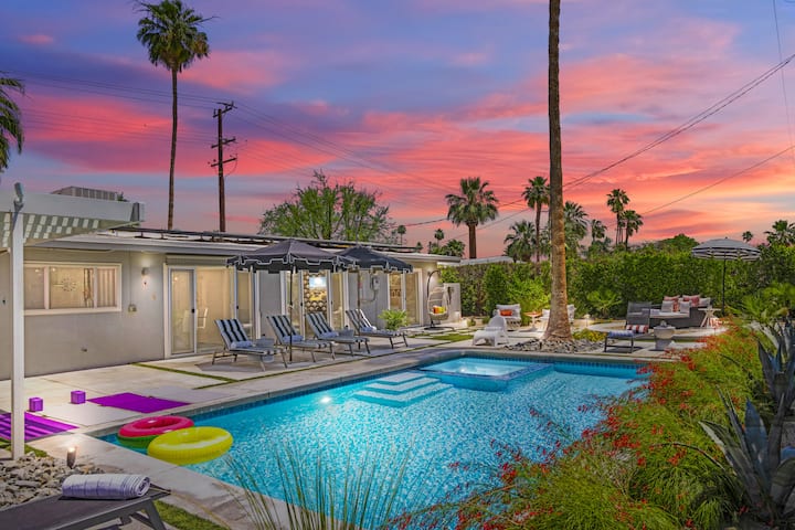 Poolside Palms: Great Pool, Bocce Ball, Firepit - Palm Springs, CA