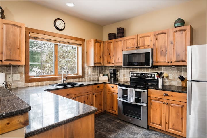 Basin Creekside Escape – Ski-in/ski-out Boyne Mt - Boyne City, MI