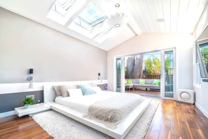 Venice Oasis • Modern 2br + Cozy Outdoor Escape - Venice Beach, CA
