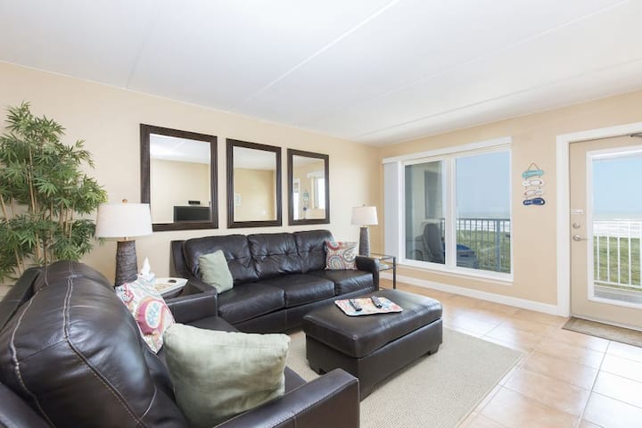 Edgewater 302 - Cozy Furnishings, Beachfront Pool - South Padre Island