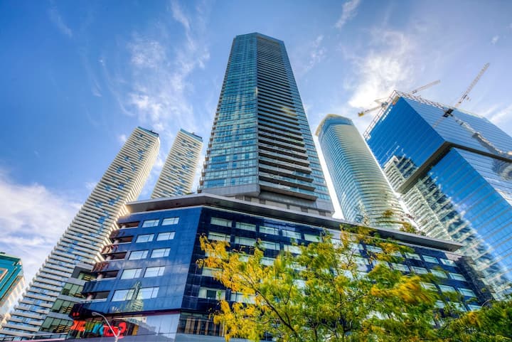 Toronto Stylish 2bdrm Free Parking - Toronto