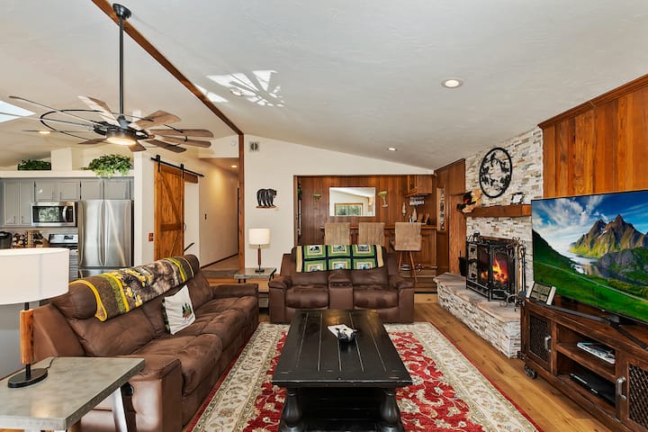 Cozy Bear Den: Skyview Estates! Hot Tub! - Big Bear, CA