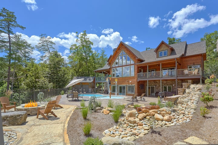 Mountain Spring, Pigeon Forge Pool Cabin - Walland, TN