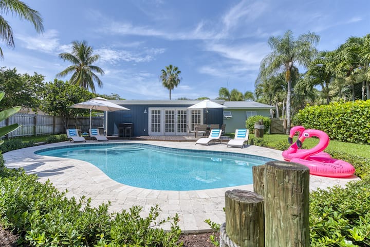 The Pelican Villa | Large Pool + Firepit! - Jupiter, FL
