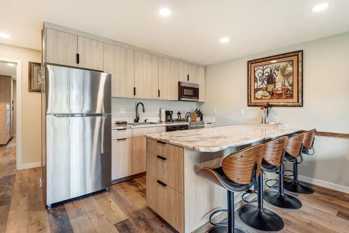 Downtown Renovated Condo W Views Of The Deschutes - Bend, OR