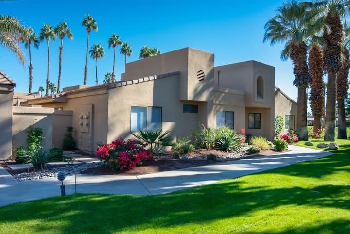 Contemporary Luxurious Desert Condo In Pvcc - Palm Desert, CA