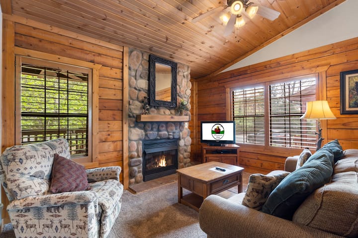 Comfy Walk-in Studio Cabin - Close To Everything! - Rockaway Beach, MO