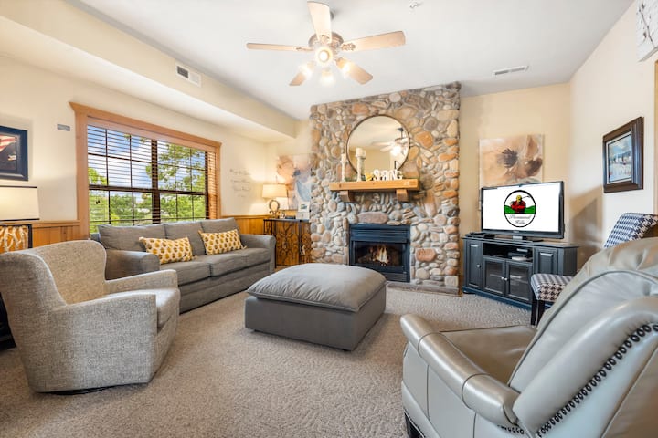 Home Away From Home! Cedar Cabin Close To Shows - Branson, MO