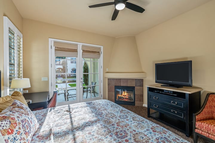 Deluxe King Casita - (C79-b) - Bermuda Dunes, CA