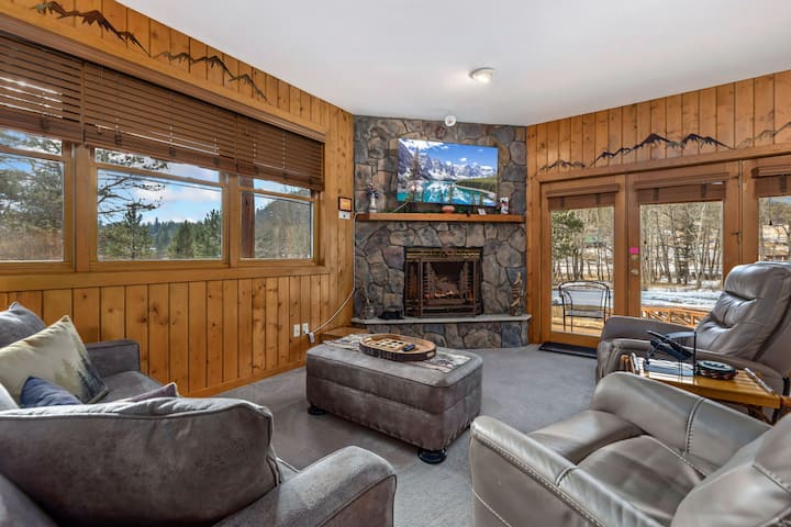 Cozy Mountain Condo, Fireplace, Near Rmnp - Estes Park, CO