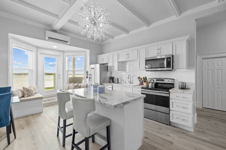 Lux Waterfront 2 Bedroom Condo Downtown Ch'town - Charlottetown