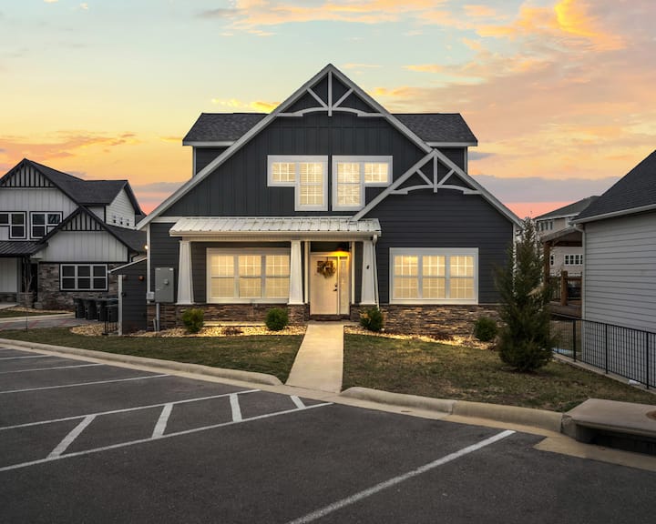 10br Lodge W/ New Hot Tub Near Strip - Branson, MO