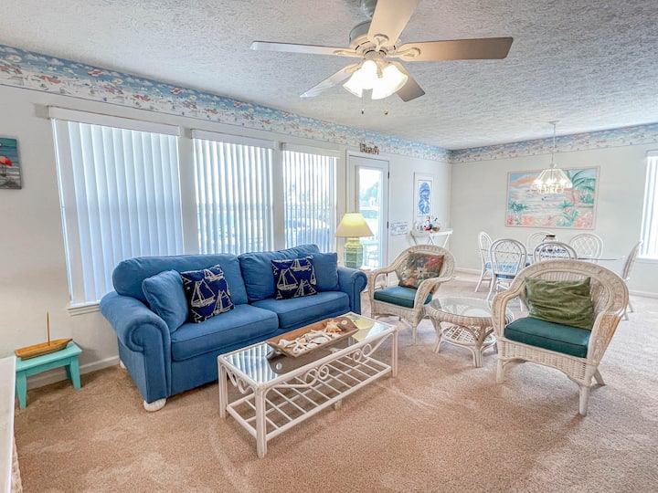 Family Friendly Condo Steps From The Beach! - Florida Panhandle, FL