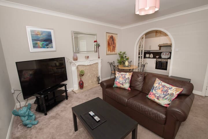 Cosy Ground Floor Apartment With Parking Space - Scarborough