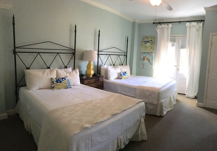 Old Capitol Inn - Queen Suite - 2 Bed - Jackson, MS