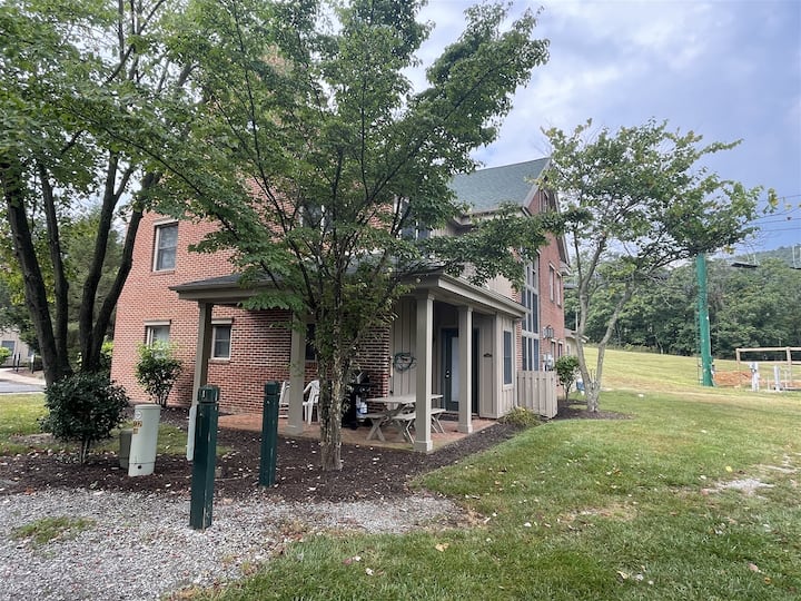 Slope Side Townhouse! - Big Pool