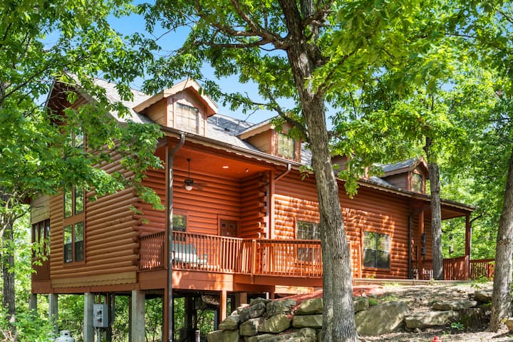 Roomy 2br+loft Walk-in Cabin Near Shows, Shopping, And Dining! - Branson, MO