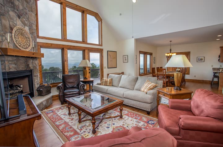 Expansive Cottage Atop Appalachian Ski Mountain - Blowing Rock, NC