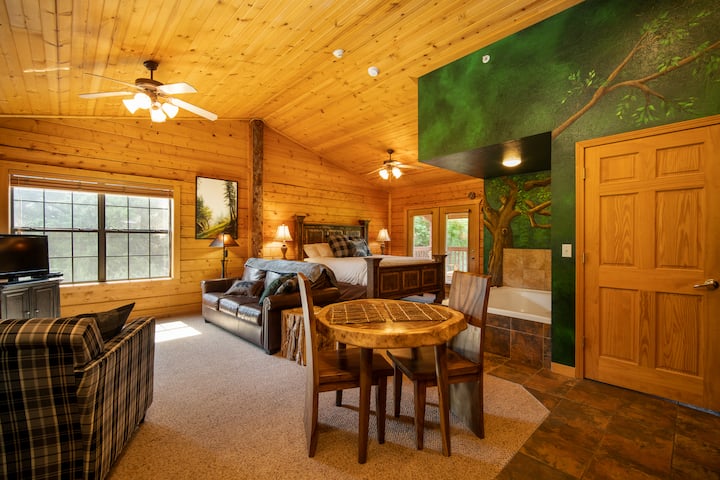Cozy Woods Themed Cabin! Jetted Tub, Seasona Pool - Branson, MO