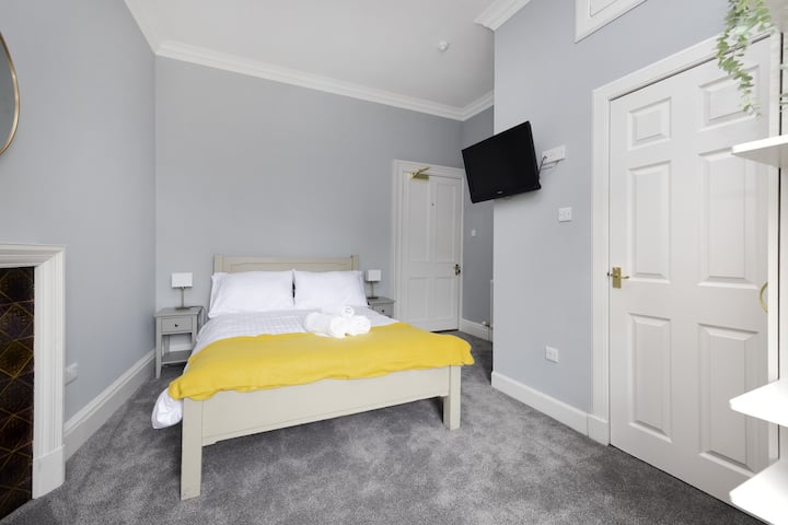 Haymarket - Standard Double Room - Edinburgh, UK