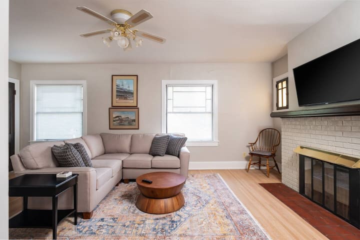 Spacious 2b/1ba In Buzzing Louisville Neighborhood - Louisville, KY