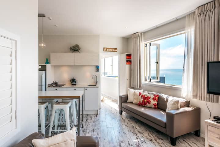 Oneroa Central : Coast And Country - Waiheke Island