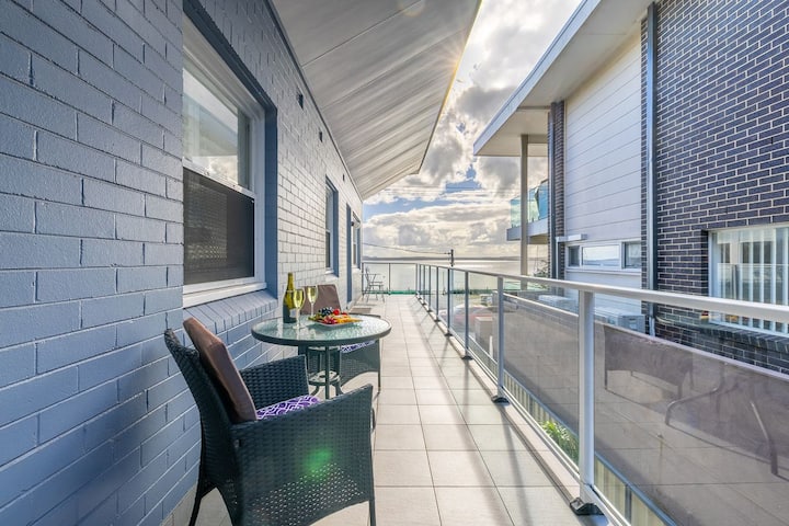 Bayside, 5,21 Victoria Parade -Unbeatable Location - Nelson Bay
