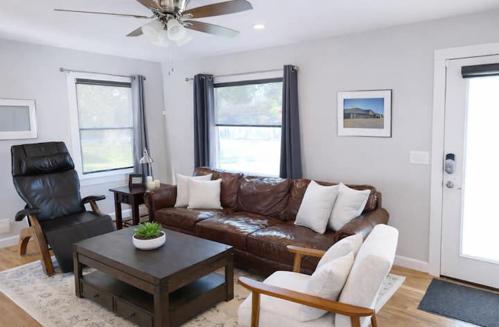 Luxury Retreat 1 Block To Downtown Op - Overland Park, KS